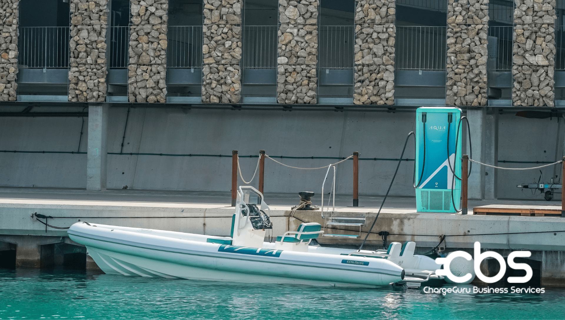 CBS instala el primer cargador de barco eléctrico en Barcelona
