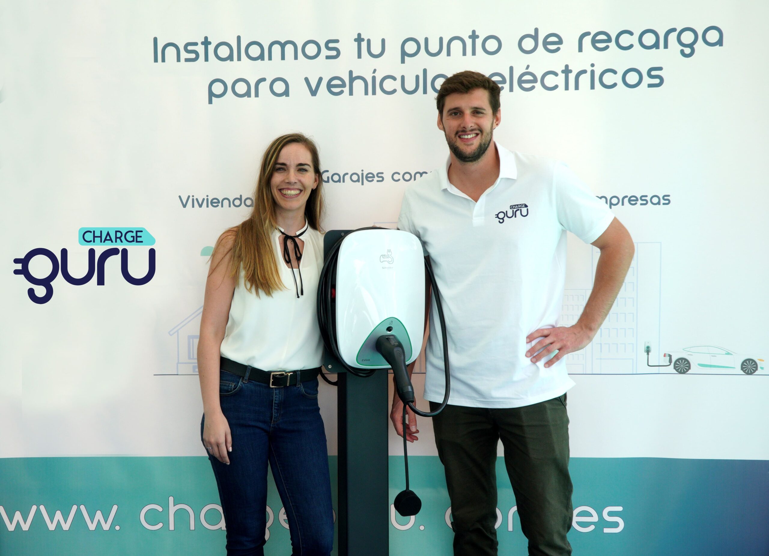 Schneider Electric presenta su nuevo cargador EVlink Home Smart junto a ...