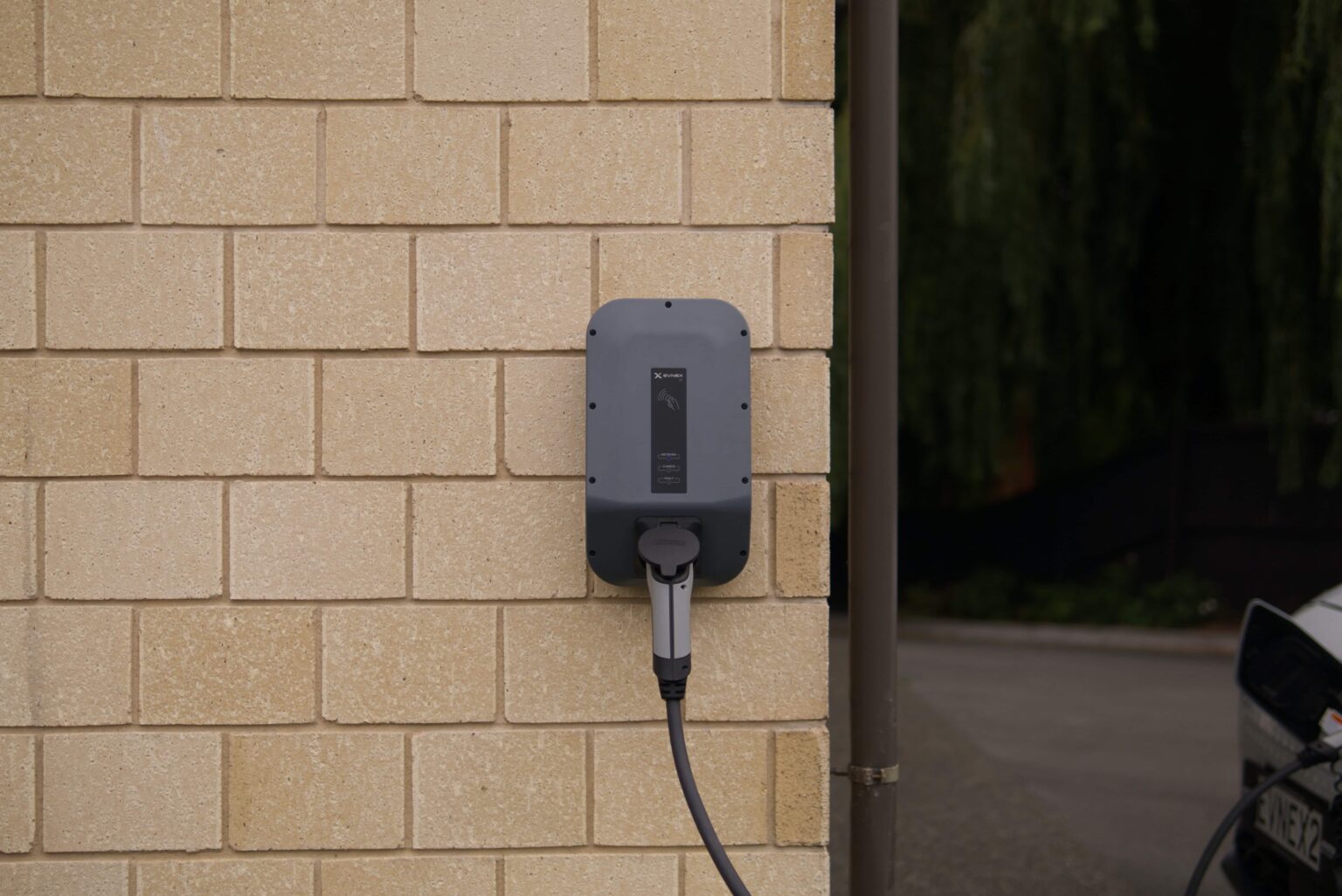 Recharge de voiture électrique en copropriété : Zeplug